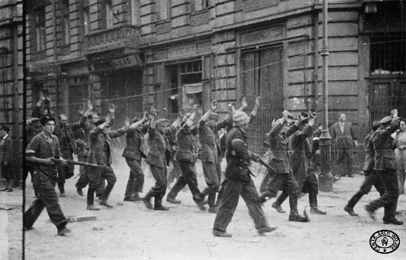 Dziennik żołnierza RONA wśród archiwalnych materiałów udostępnionych ...