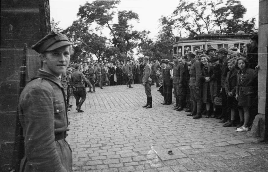 70 lat temu osądzono i stracono niemieckiego zbrodniarza Arthura ...