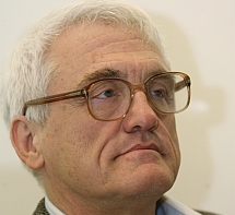 Jan Gross złagodził szacunki żydowskich ofiar Polaków | dzieje.pl ...