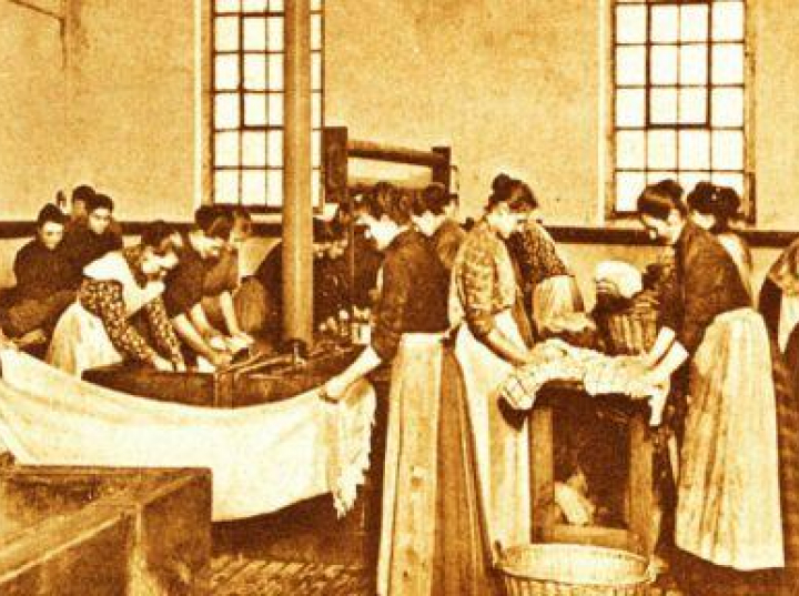 Wystawa w dawnej publicznej pralni i maglu | dzieje.pl - Historia Polski