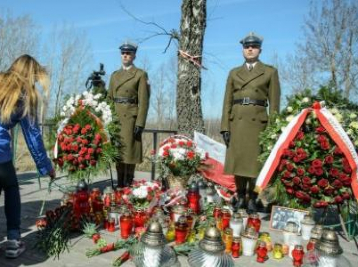 Polska delegacja oddała w Smoleńsku hołd ofiarom katastrofy Tu-154 ...