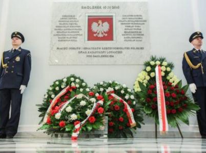 Marszałkowie Sejmu i Senatu uczcili pamięć ofiar katastrofy smoleńskiej ... Marszałkowie Sejmu i Senatu uczcili pamięć ofiar katastrofy smoleńskiej ...