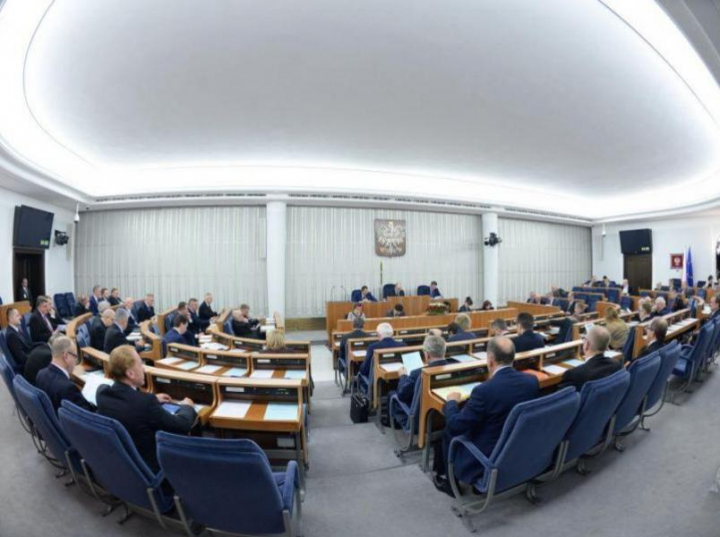 Senat upamiętnił ofiary rzezi wołyńskiej | dzieje.pl - Historia Polski