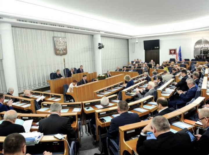 Senat przyjął uchwałę ws. 35. rocznicy wprowadzenia stanu wojennego ...