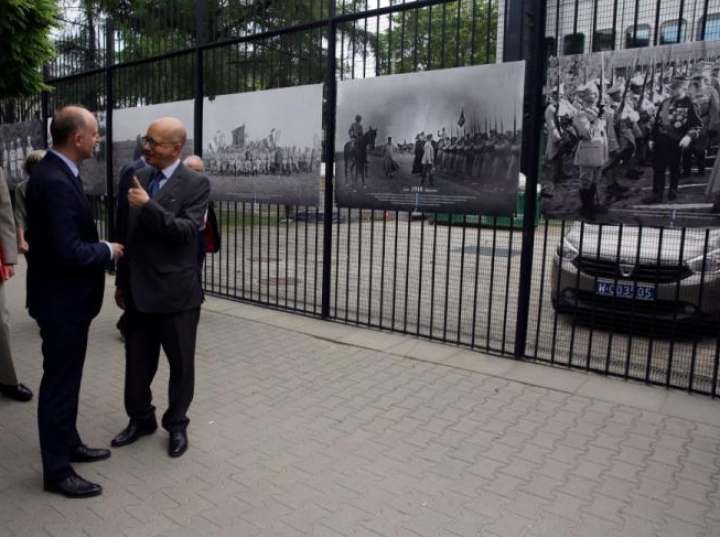 W Ambasadzie Francji wystawa w 100. rocznicę powstania Błękitnej Armii ...