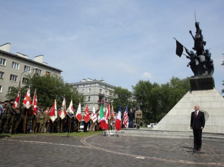 Szef MON: ofiara krwi Błękitnej Armii zobowiązuje nas, by RP była ...