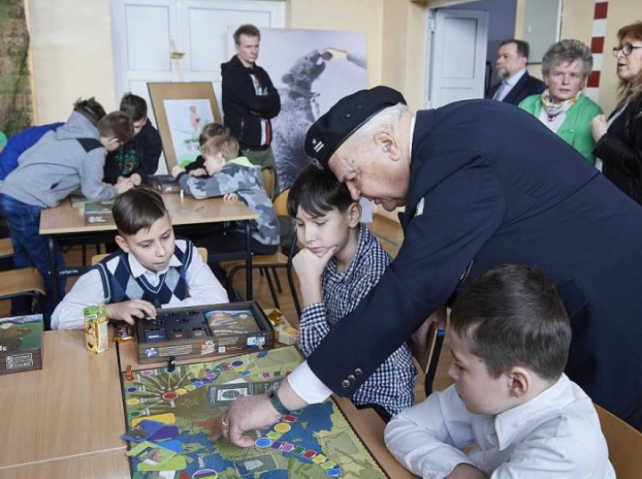 W Gdańsku promocja gry planszowej IPN „Miś Wojtek” | dzieje.pl ...