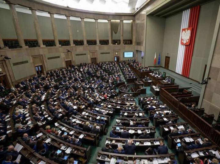 Sejm przyjął ustawę degradacyjną | dzieje.pl - Historia Polski