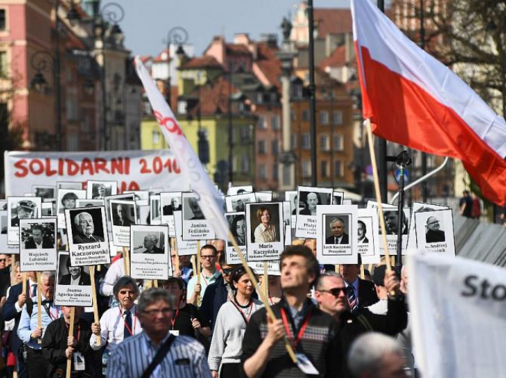 Rocznica smoleńska: w stolicy przeszedł Marsz z Portretami | dzieje.pl ...