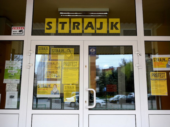 Od soboty strajk nauczycieli zostaje zawieszony | dzieje.pl - Historia ... Od soboty strajk nauczycieli zostaje zawieszony | dzieje.pl - Historia ...