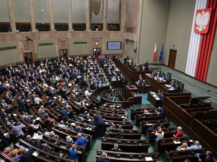 Sejm za poszerzeniem kręgu uprawnionych do odszkodowań za represje w ...