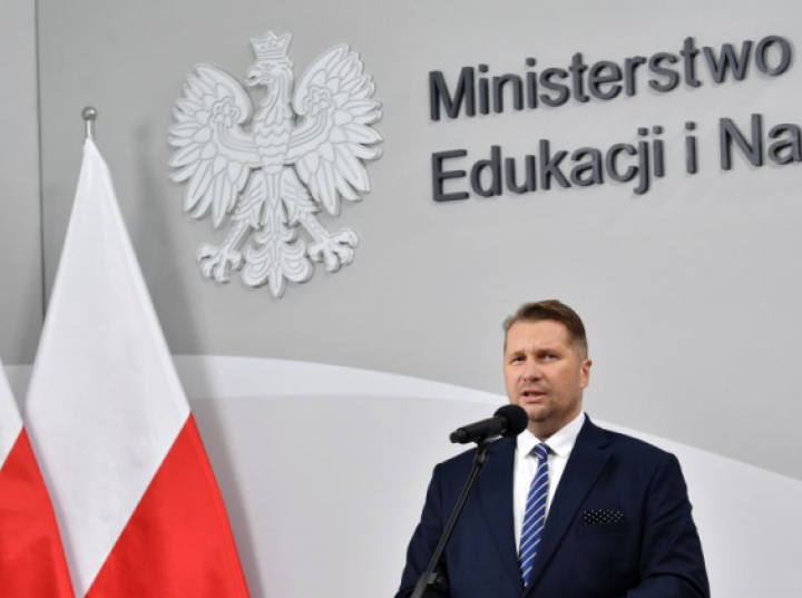P. Czarnek: wytyczne MEiN z 2 sierpnia nie są przepisami prawa powszechnie obowiązującego, ale ...