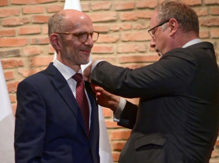 Prof. John Rink wyróżniony odznaką „Bene Berito” | dzieje.pl - Historia ...