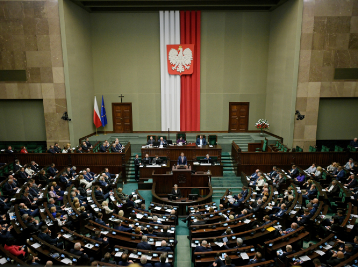Sejm uczcił pamięć ofiar zbrodni katyńskiej oraz ofiar katastrofy ...
