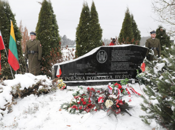 W Zułowie uczczono 155. rocznicę urodzin marszałka Piłsudskiego ...