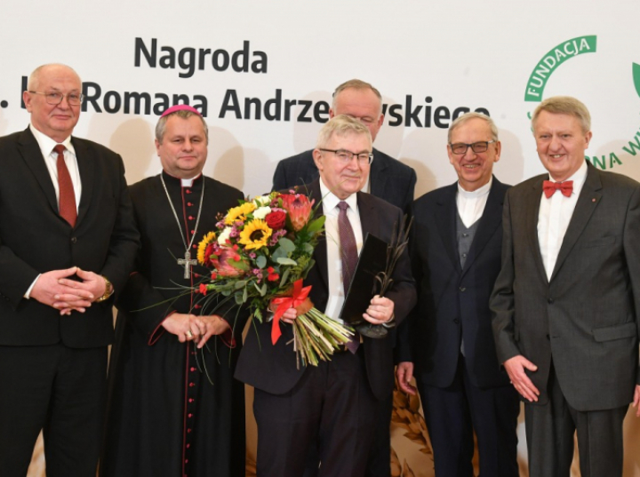 Janusz Byliński odebrał Nagrodę im. bpa Romana Andrzejewskiego za rok ...