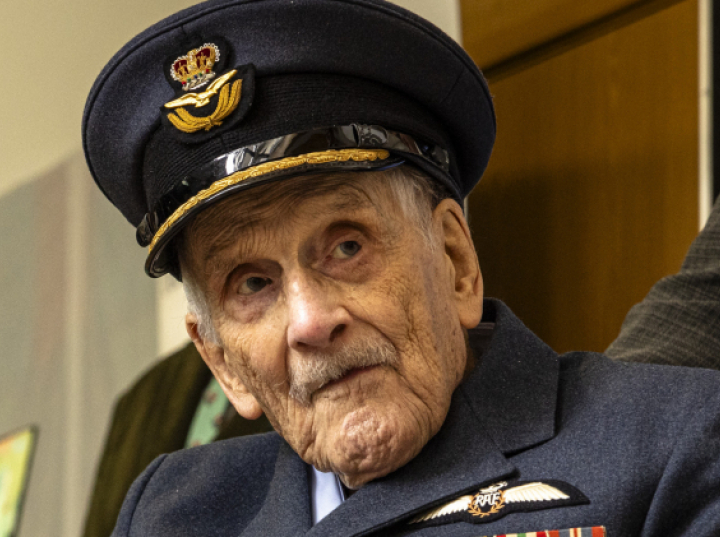 Zmarł ostatni pilot, który uczestniczył w bitwie o Anglię. John „Paddy ...