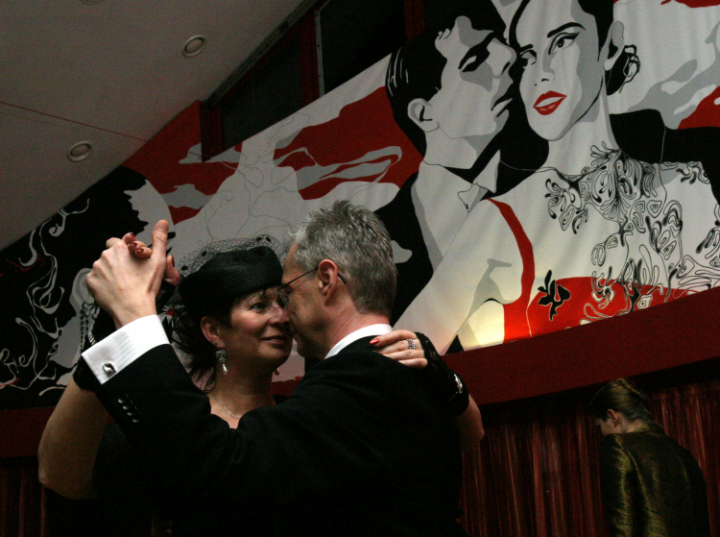 W przedwojennej Polsce tango władało sceną muzyczną. Królem był Jerzy Petersburski | dzieje.pl ...